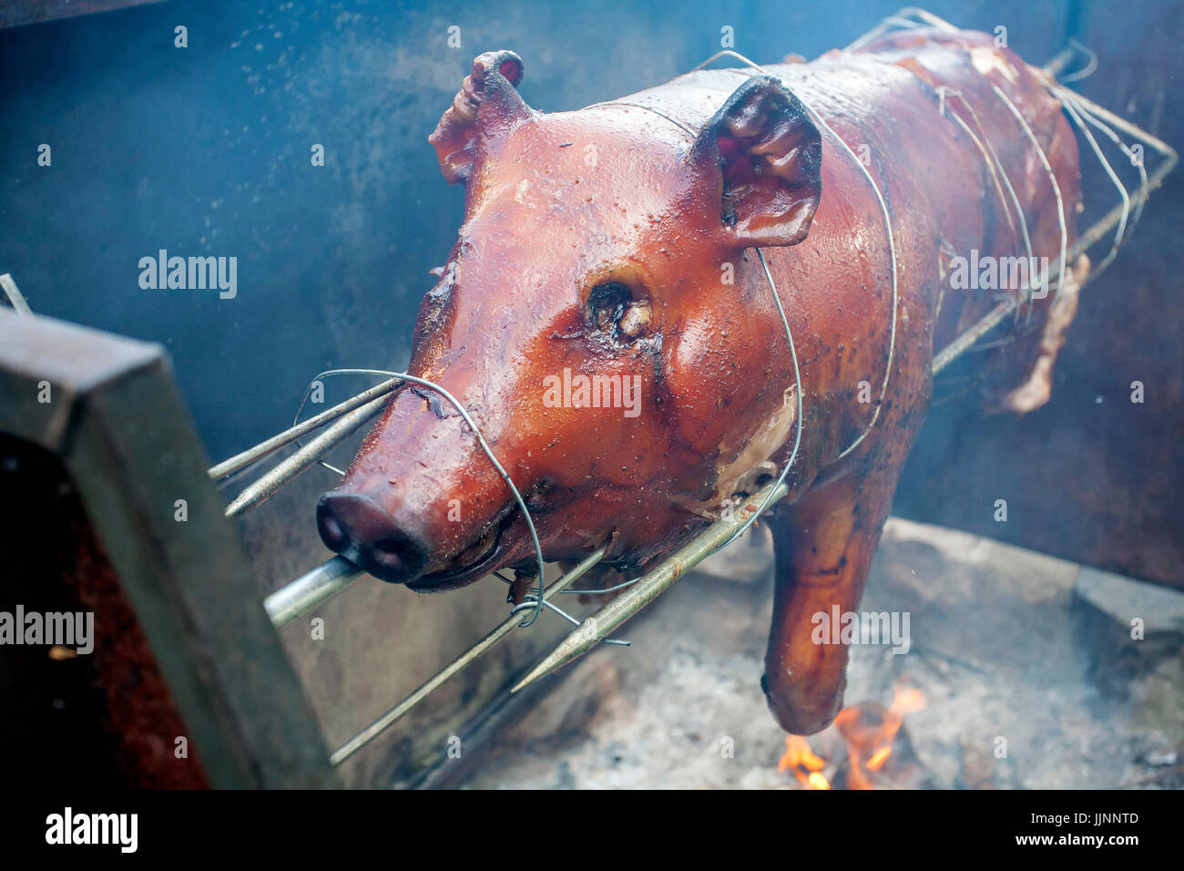 Whole pig roasting at open fire Stock Photo - Alamy