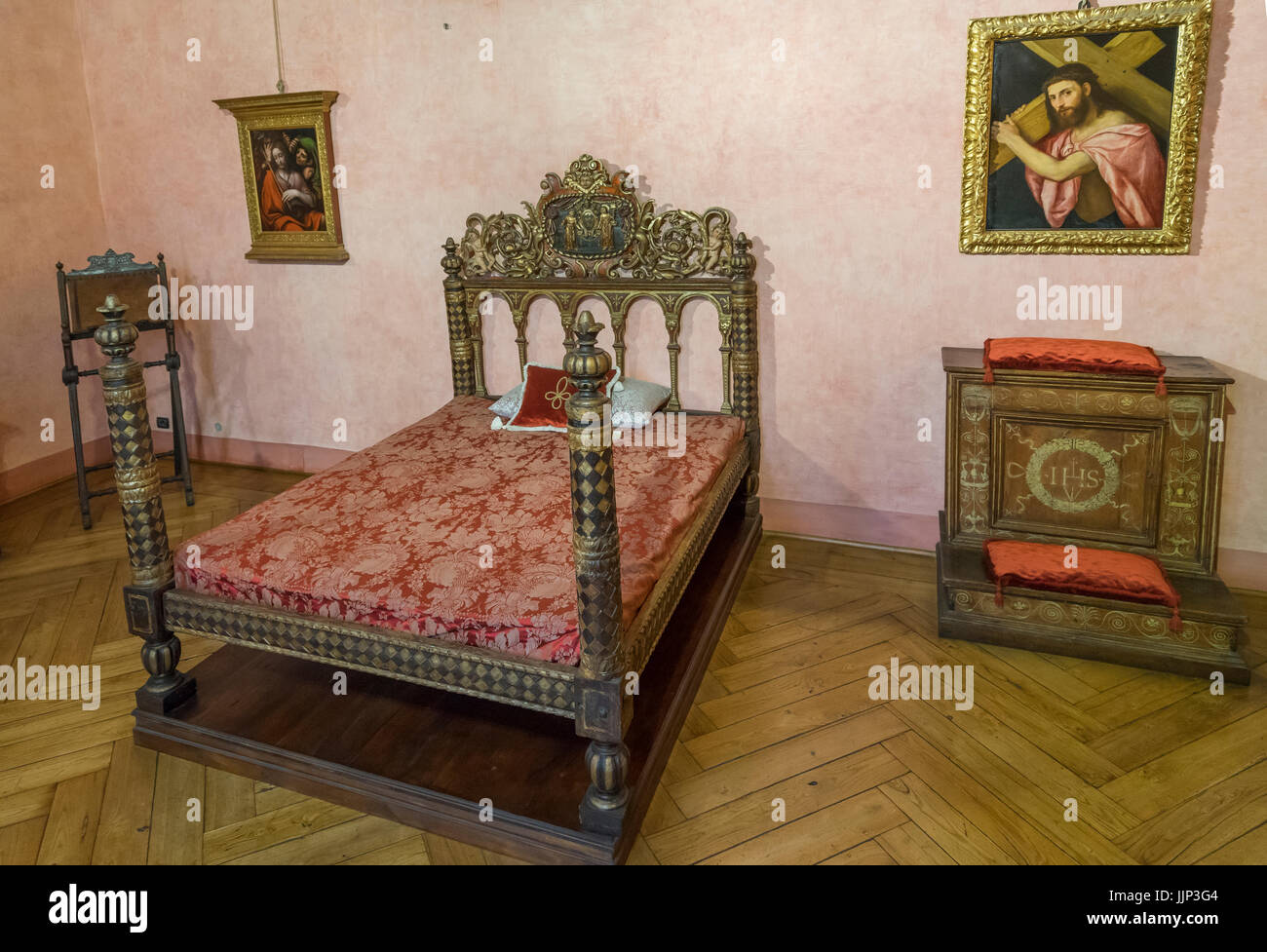 Castle Saint Angelo. Detail of bedroom. Interior view. Rome. Italy ...