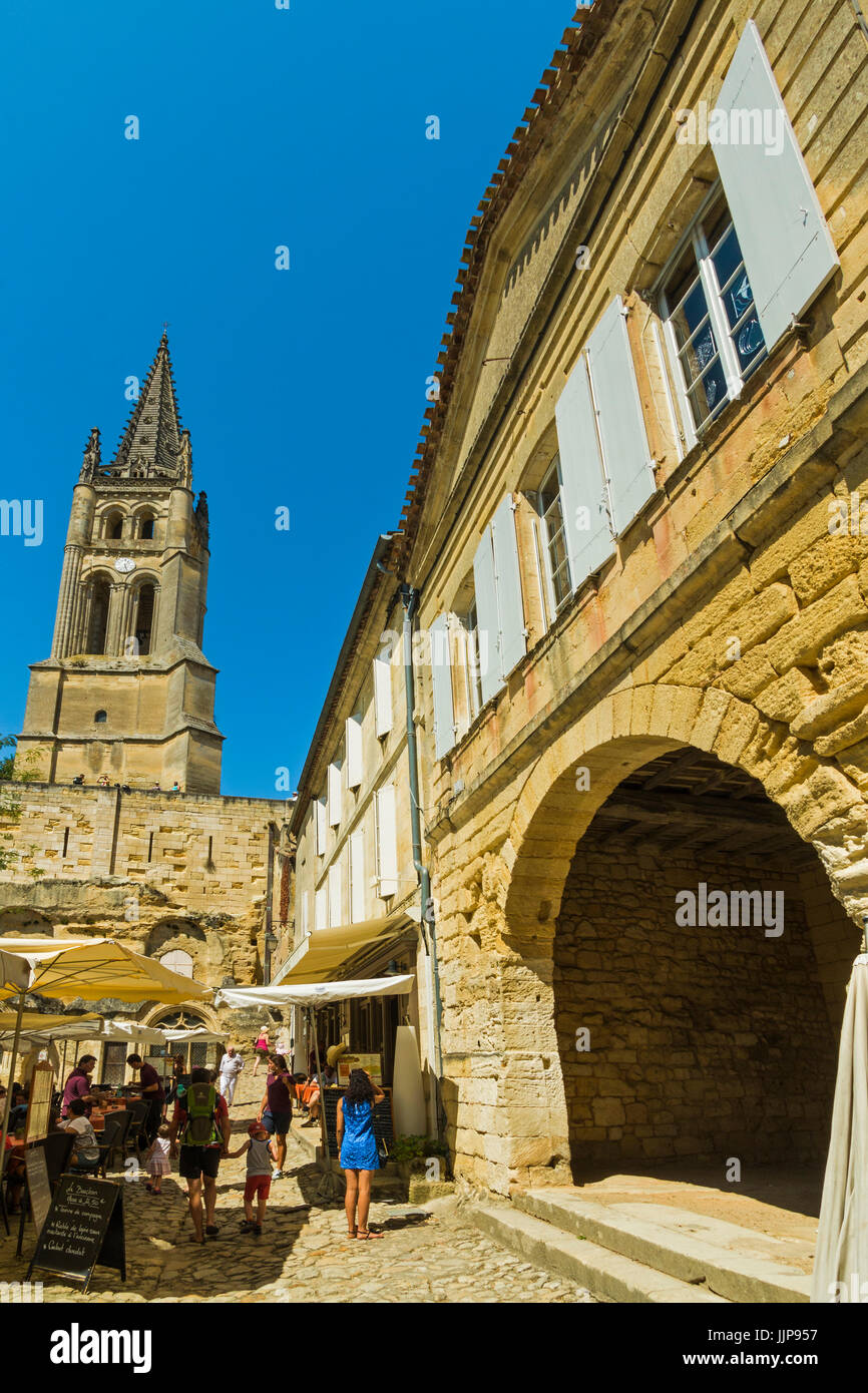 Medieval arcade hi-res stock photography and images - Alamy