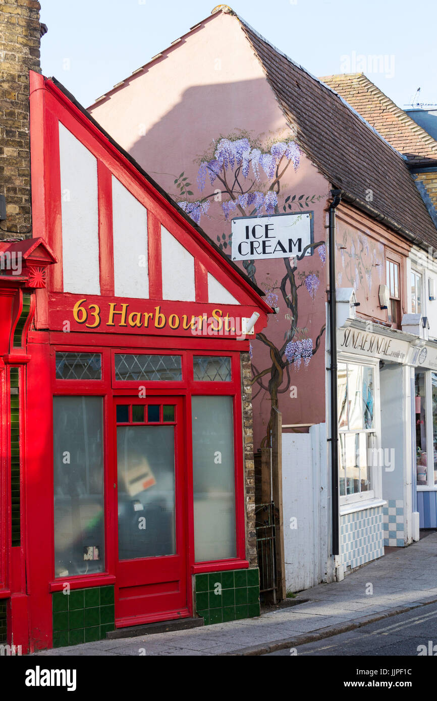 Painted buildings on Harbour Street in Whitstable Stock Photo - Alamy