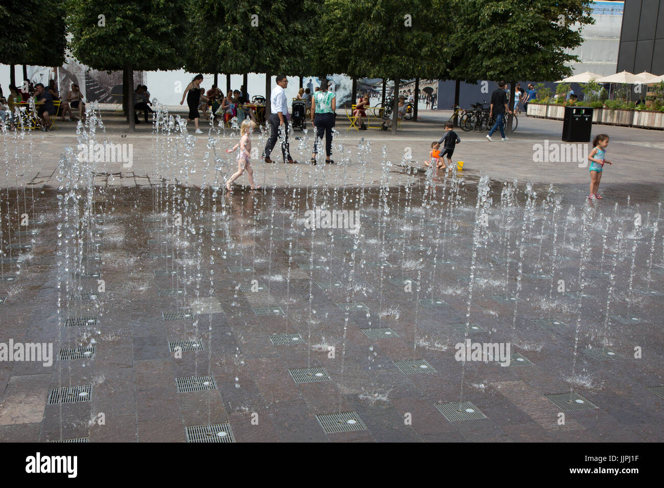 Fountains in Granary Square, London attract youngsters to cool down in ...