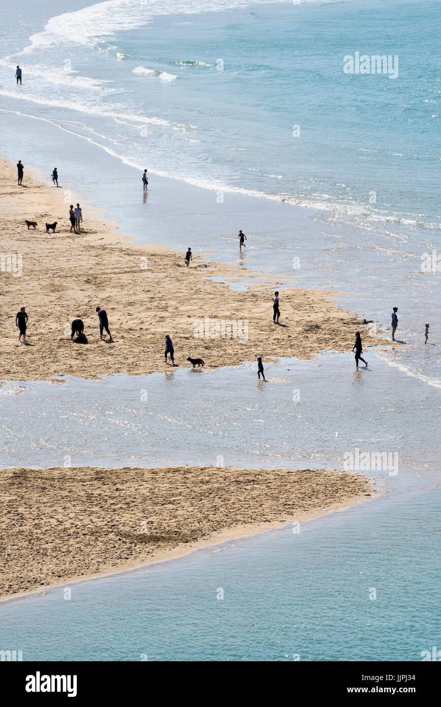 Holidaymakers seen in silhouette on Crantock Beach in Cornwall Stock ...