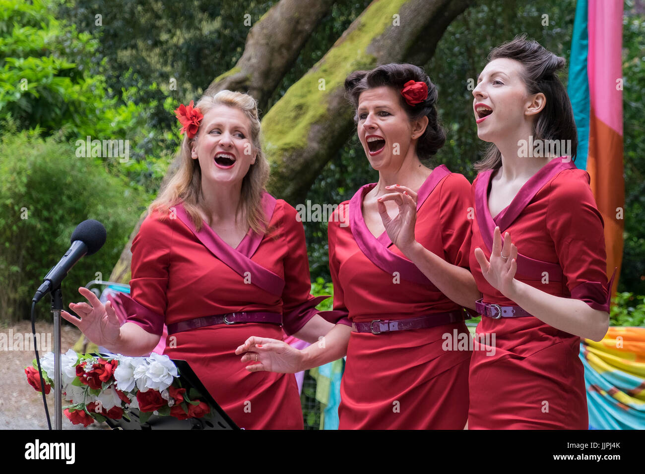 Cana singing at Trebah Garden in Cornwall Stock Photo - Alamy