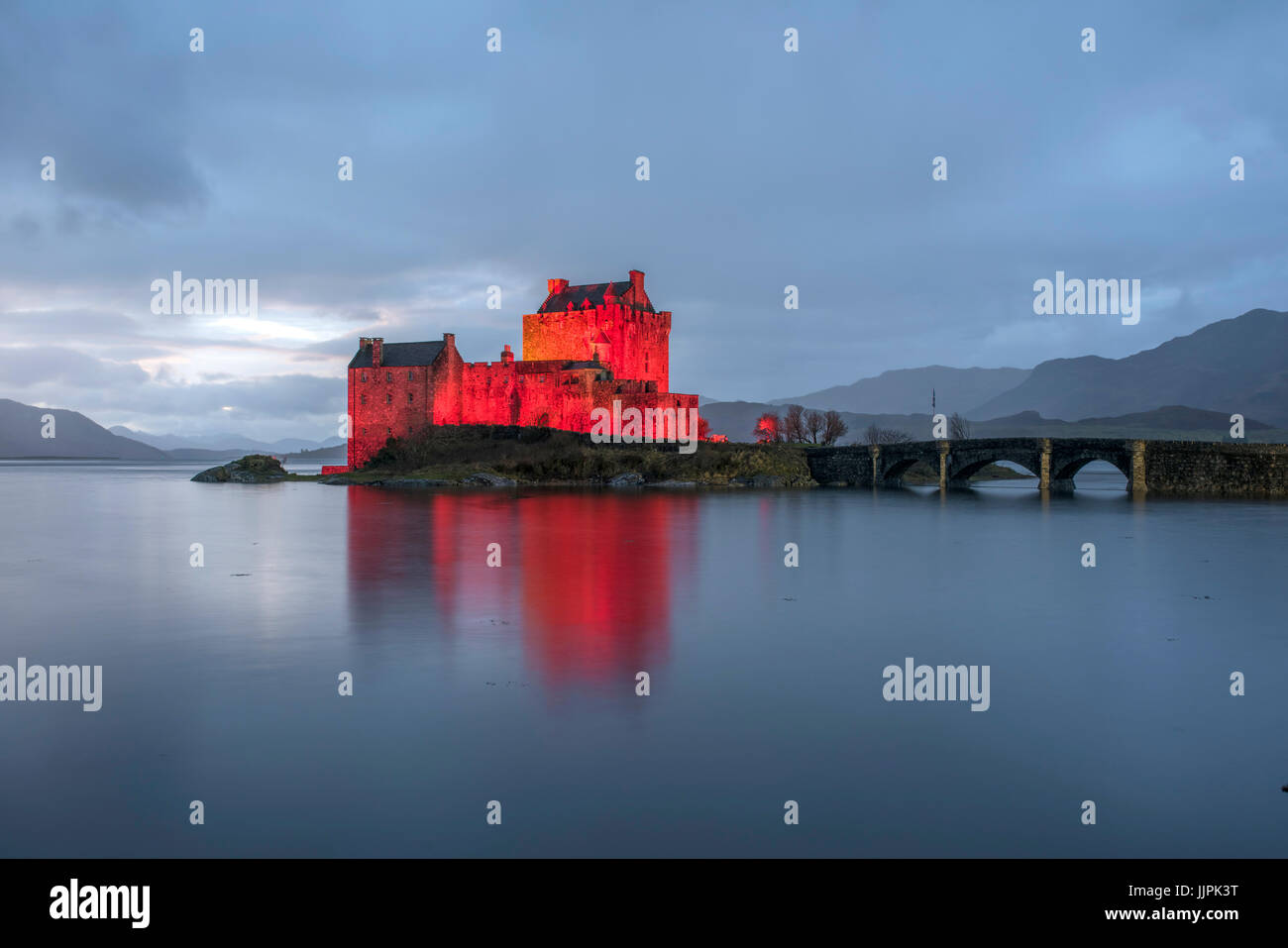 Eilean Donan Castle illuminated for rememberance day Stock Photo - Alamy