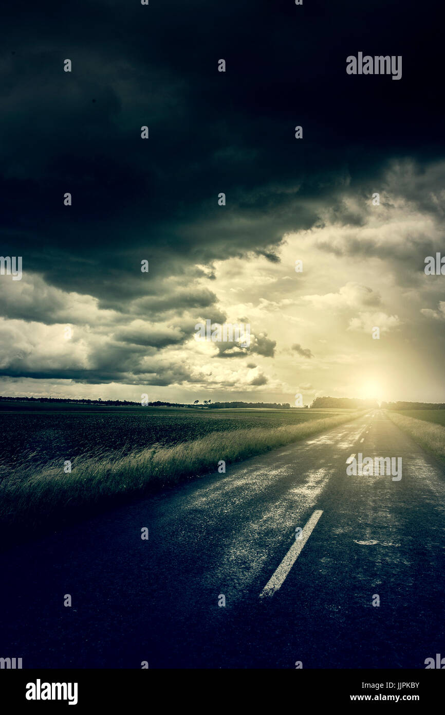Weather storm stormfront rain clouds hi-res stock photography and ...