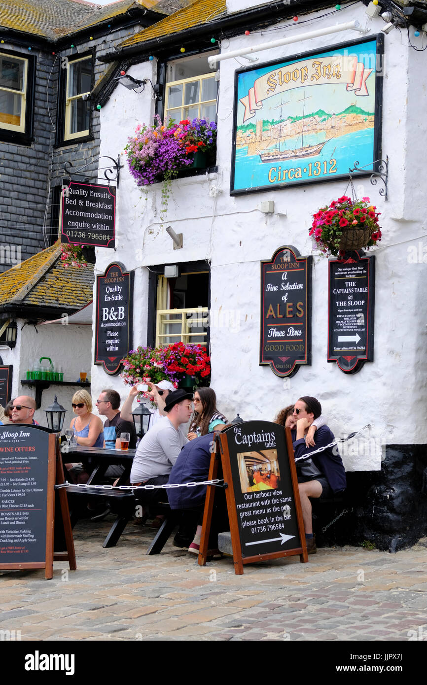 The Sloop Inn, St Ives, Cornwall Stock Photo - Alamy