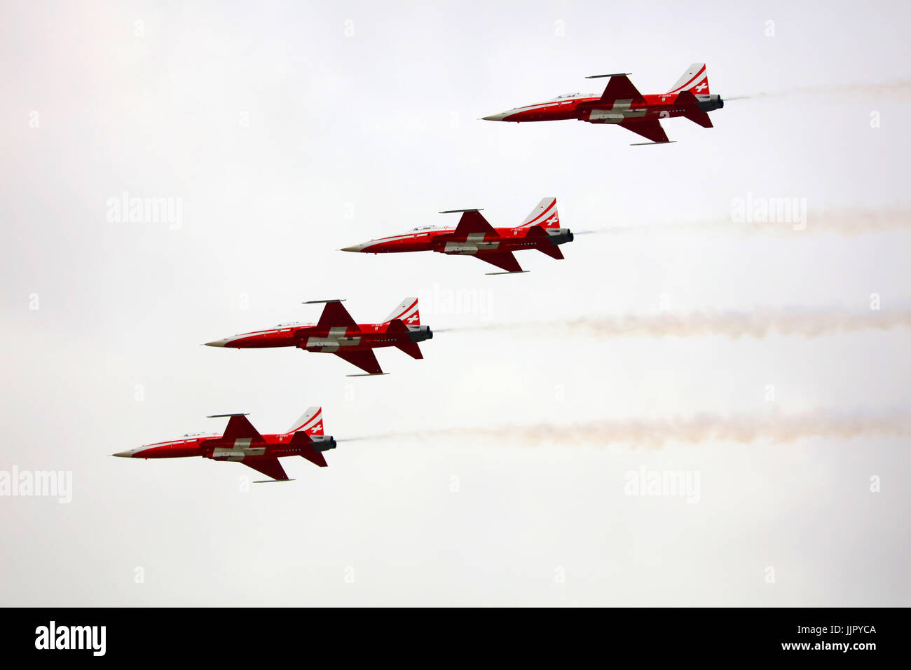 F 16 jet fighter aerobatic team hi-res stock photography and images - Alamy