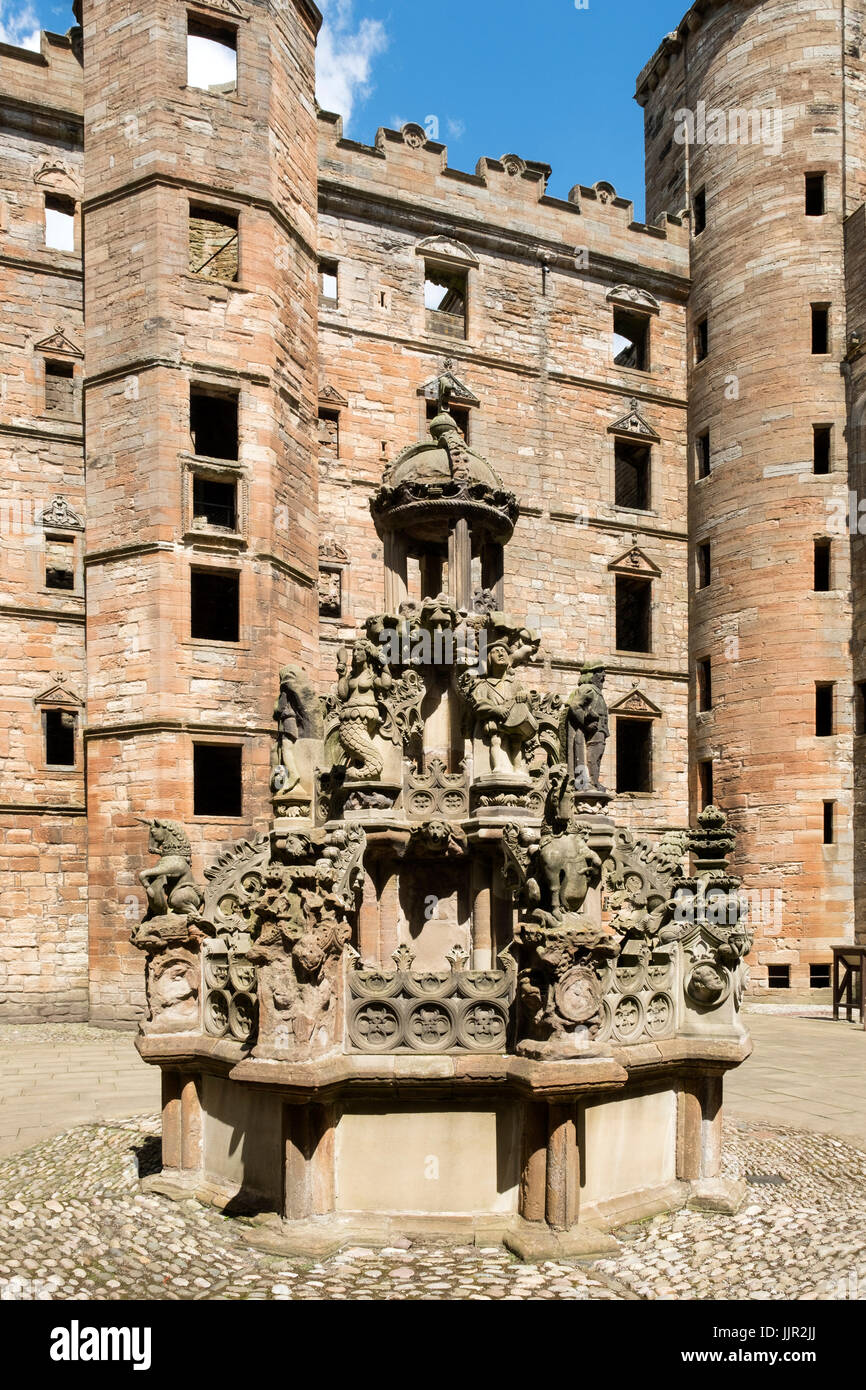 Linlithgow Palace Fountain High Resolution Stock Photography and Images ...