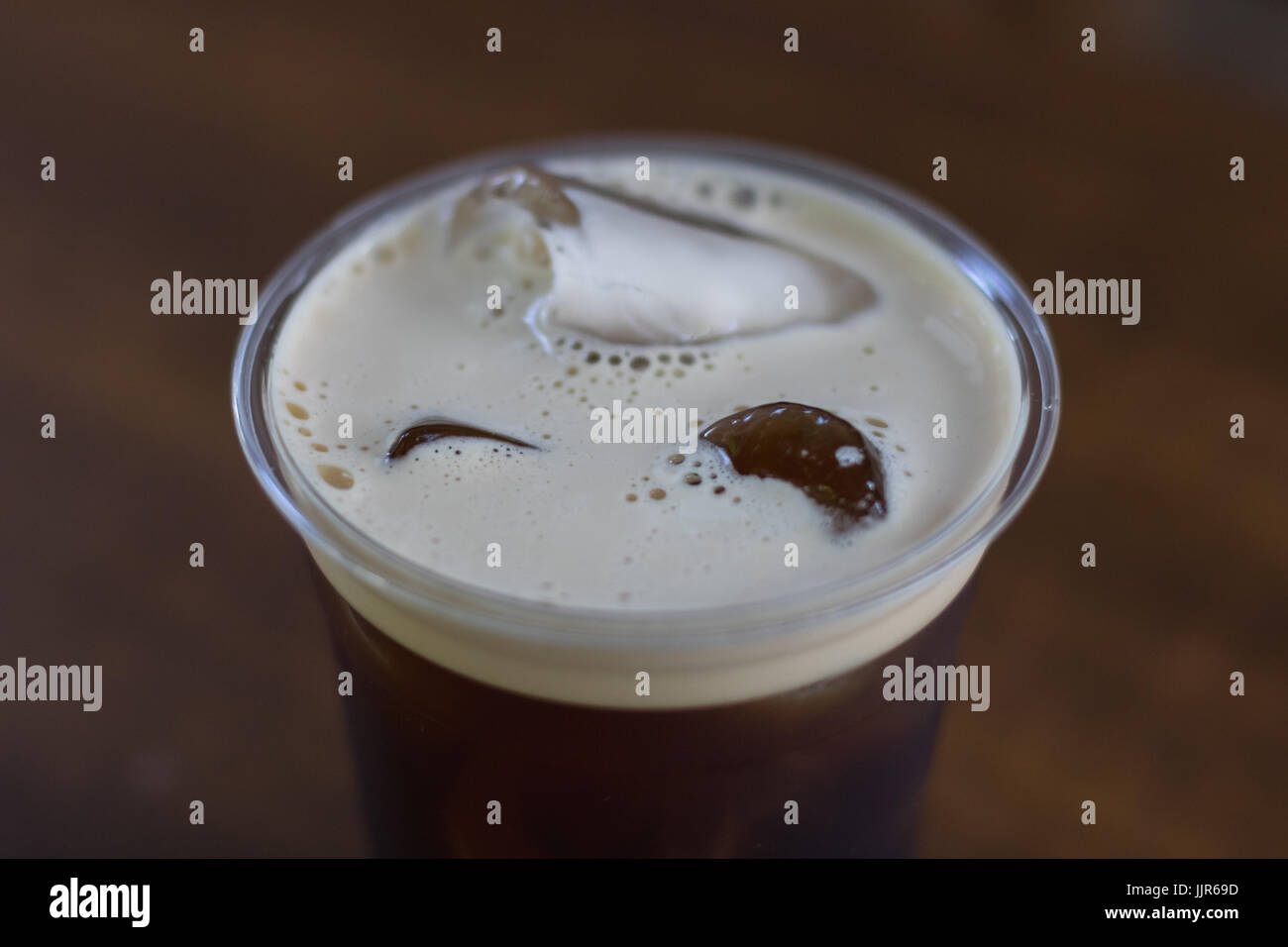 Sparkling Nitro cold brew coffee in take away cup ready to drink Stock ...