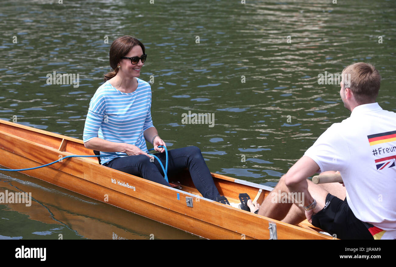 The Duchess of Cambridge cox a boat against her husband, the Duke of ...