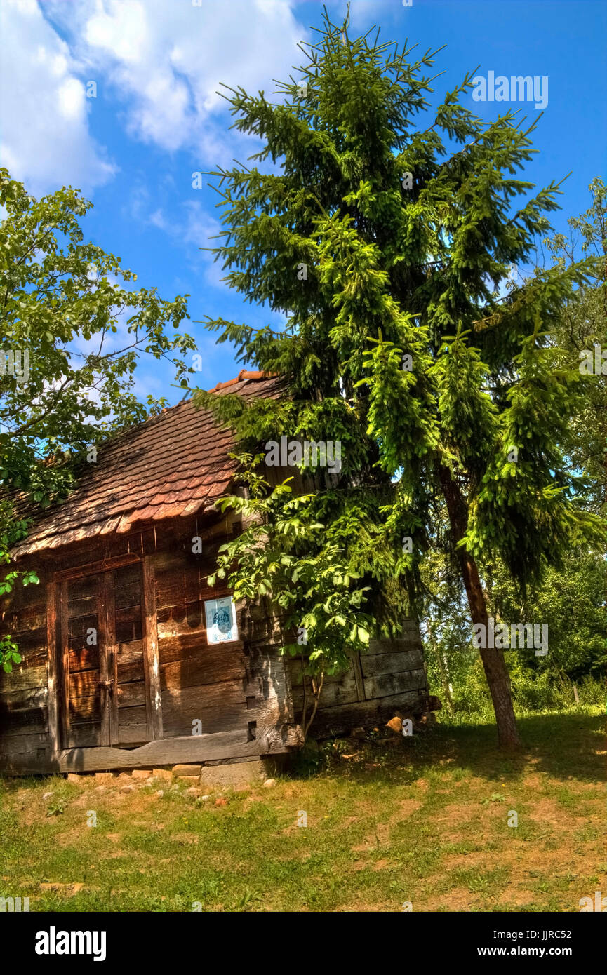 Rustic wooden cottage hi-res stock photography and images - Alamy