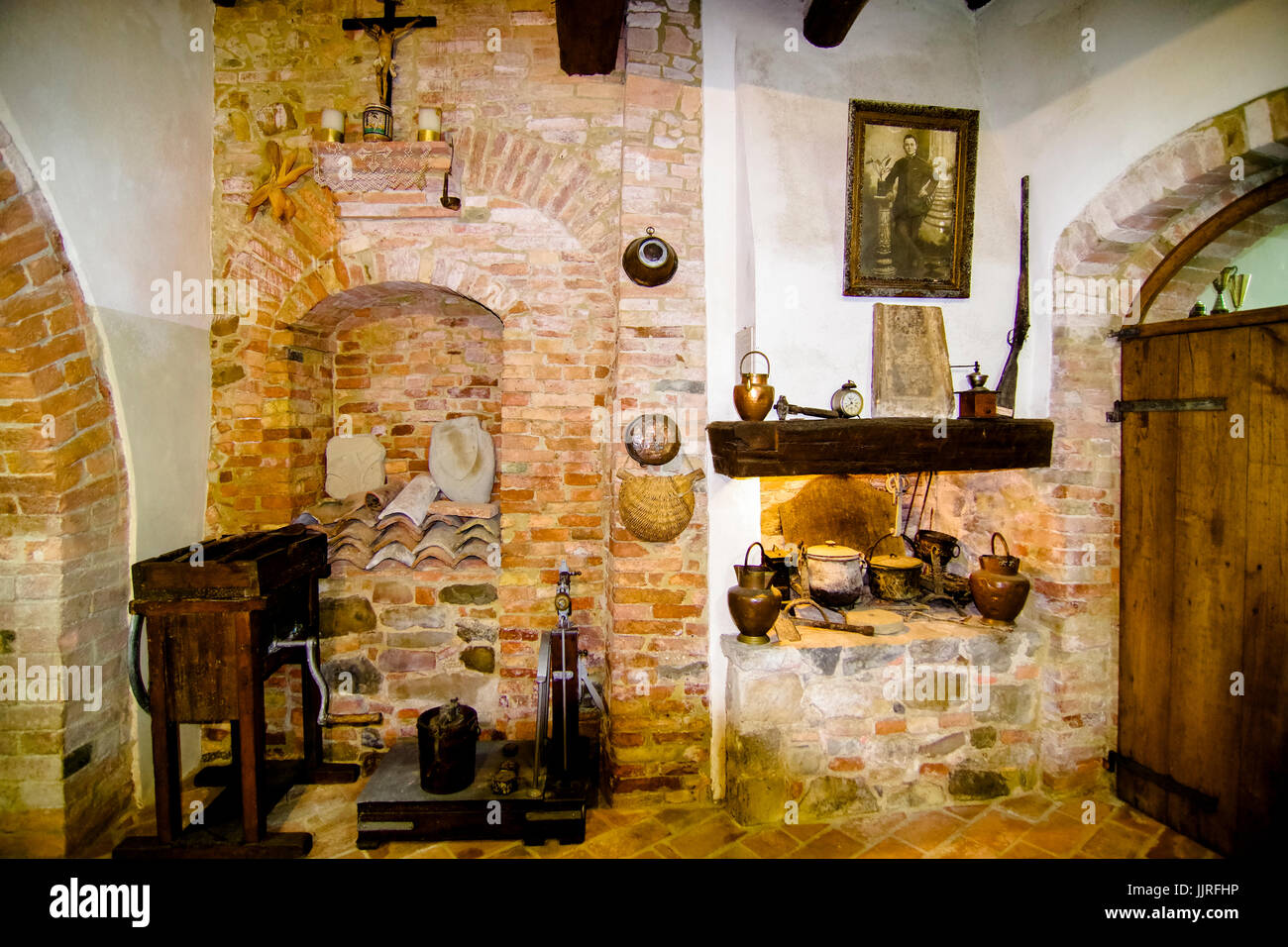 Medieval wine cellar hi-res stock photography and images - Alamy