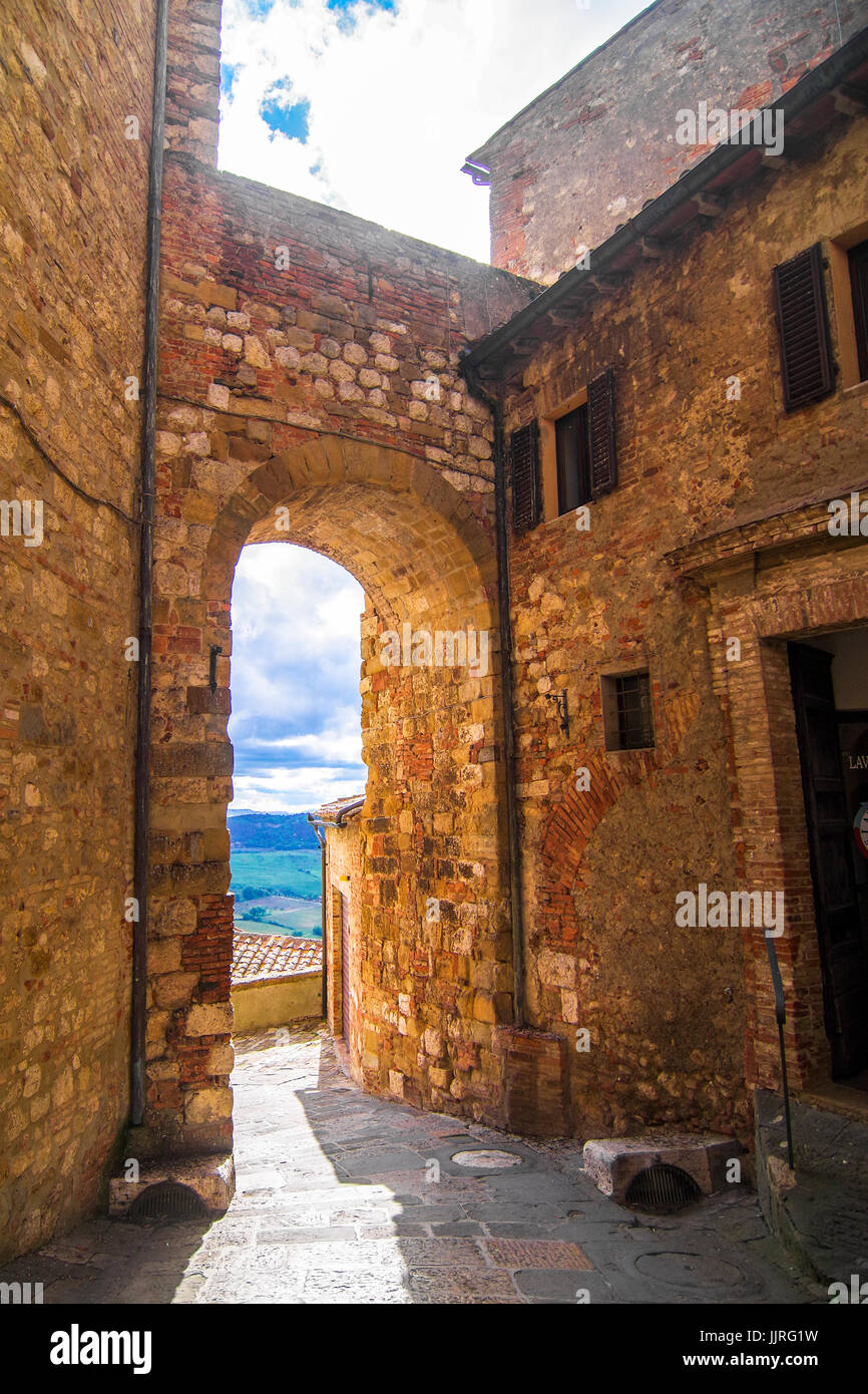Italian street scenes hi-res stock photography and images - Alamy