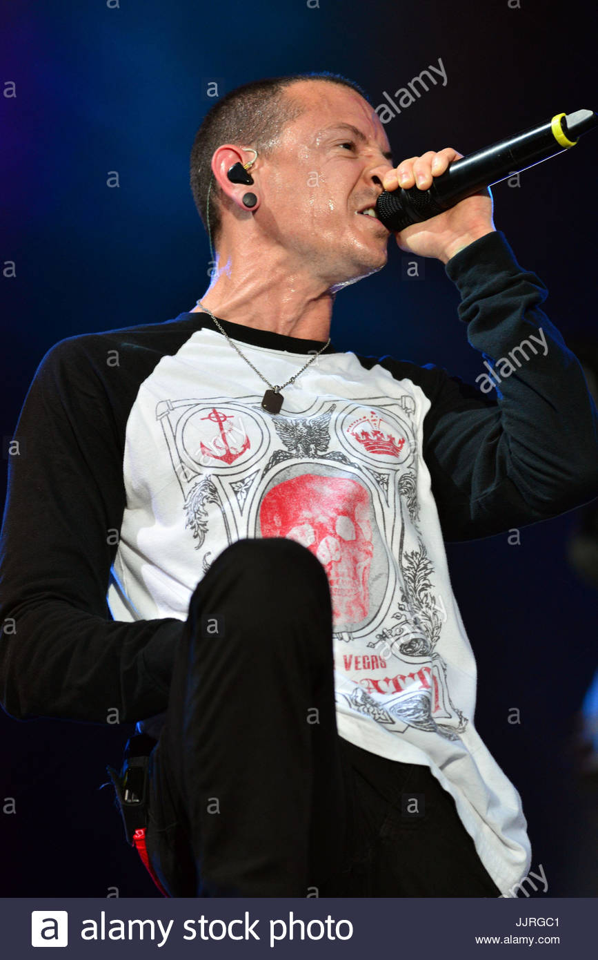 Chester Bennington Death Stock Photos & Chester Bennington Death Stock ...