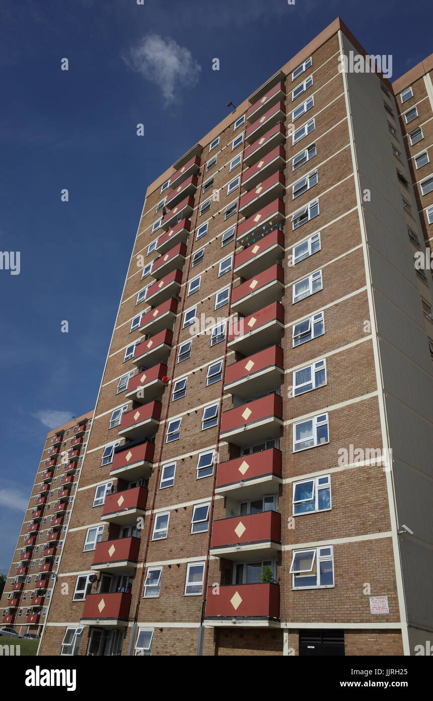 Council flats tower hi-res stock photography and images - Alamy