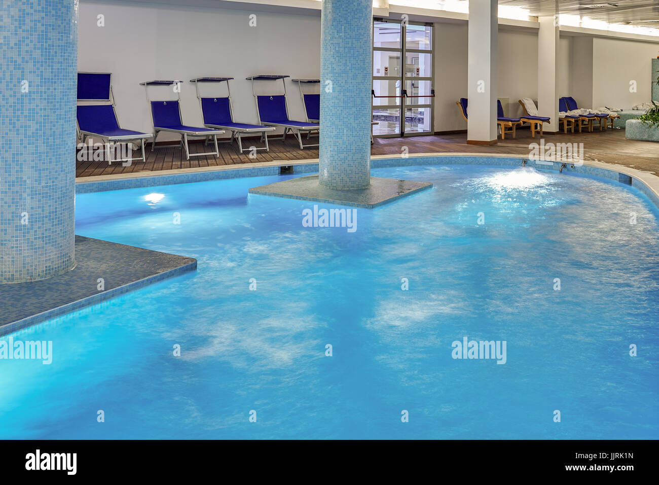 Empty indoor swimming pool hi-res stock photography and images - Alamy