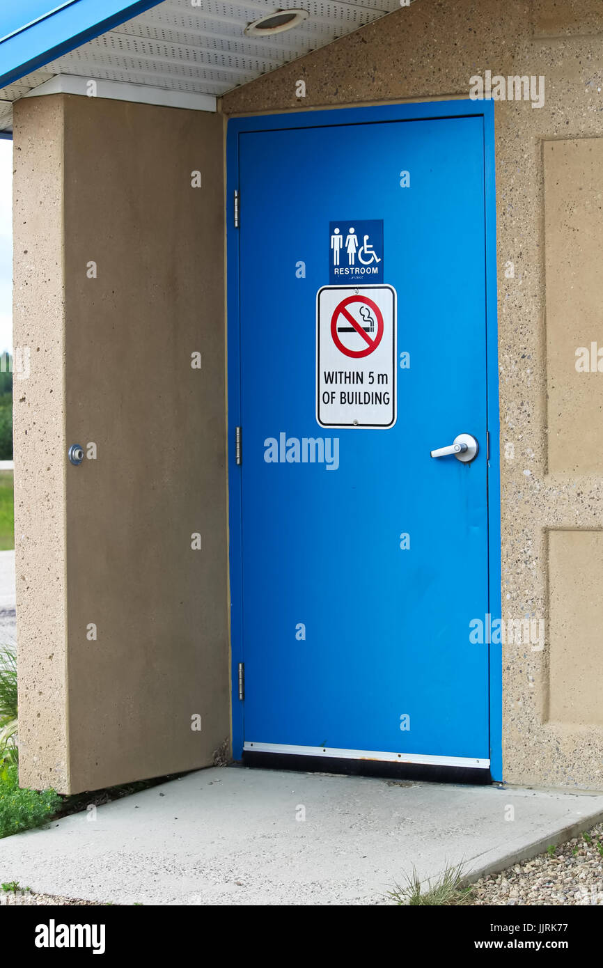 Restroom sign highway hi-res stock photography and images - Alamy