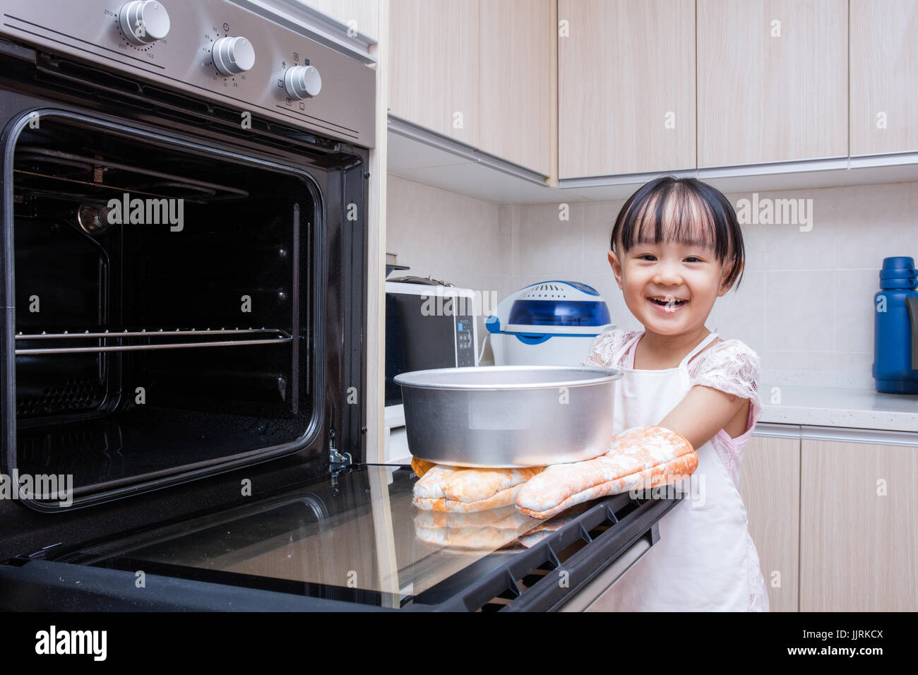 Asian Chinese little girl baking cake at home in the kitchen Stock ...