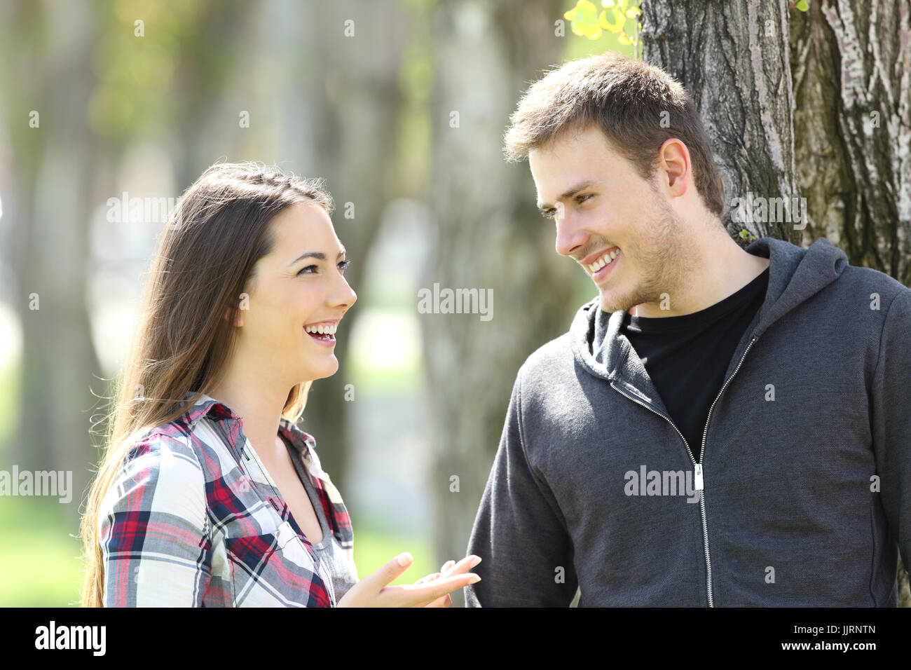 Two teenagers listening each other hi-res stock photography and images ...