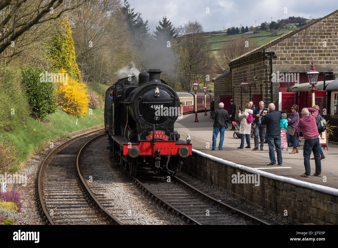 People view steam locomotive BR (Midland Railway) 4F 0-6-0 43924 ...
