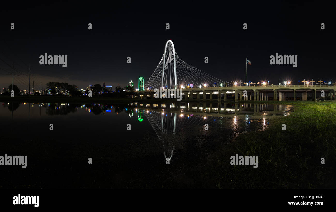 Dallas night bridge hi-res stock photography and images - Alamy