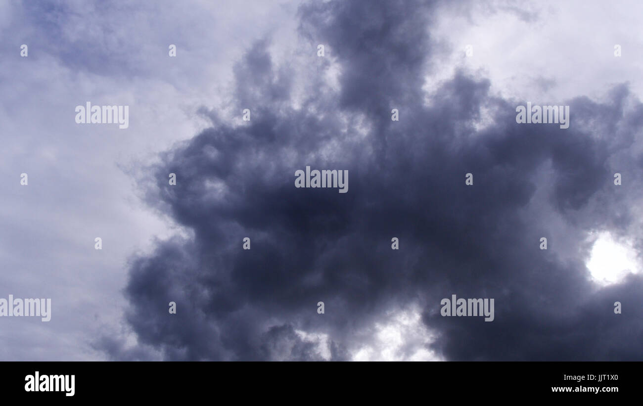 Before the storm, summer rain clouds overhead Stock Photo - Alamy