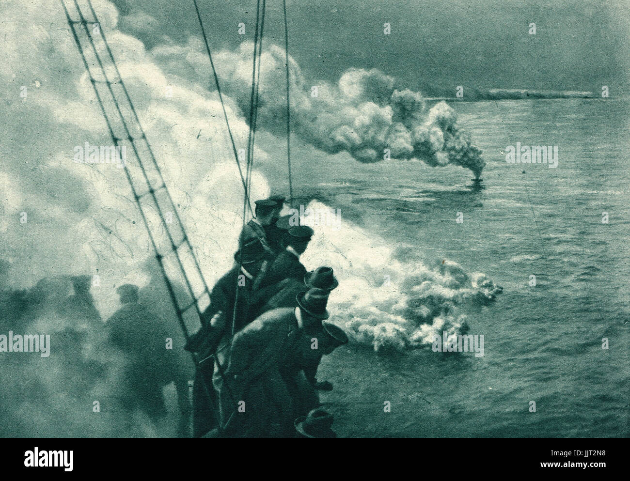 Peacetime demonstration of a Naval smokescreen Stock Photo - Alamy