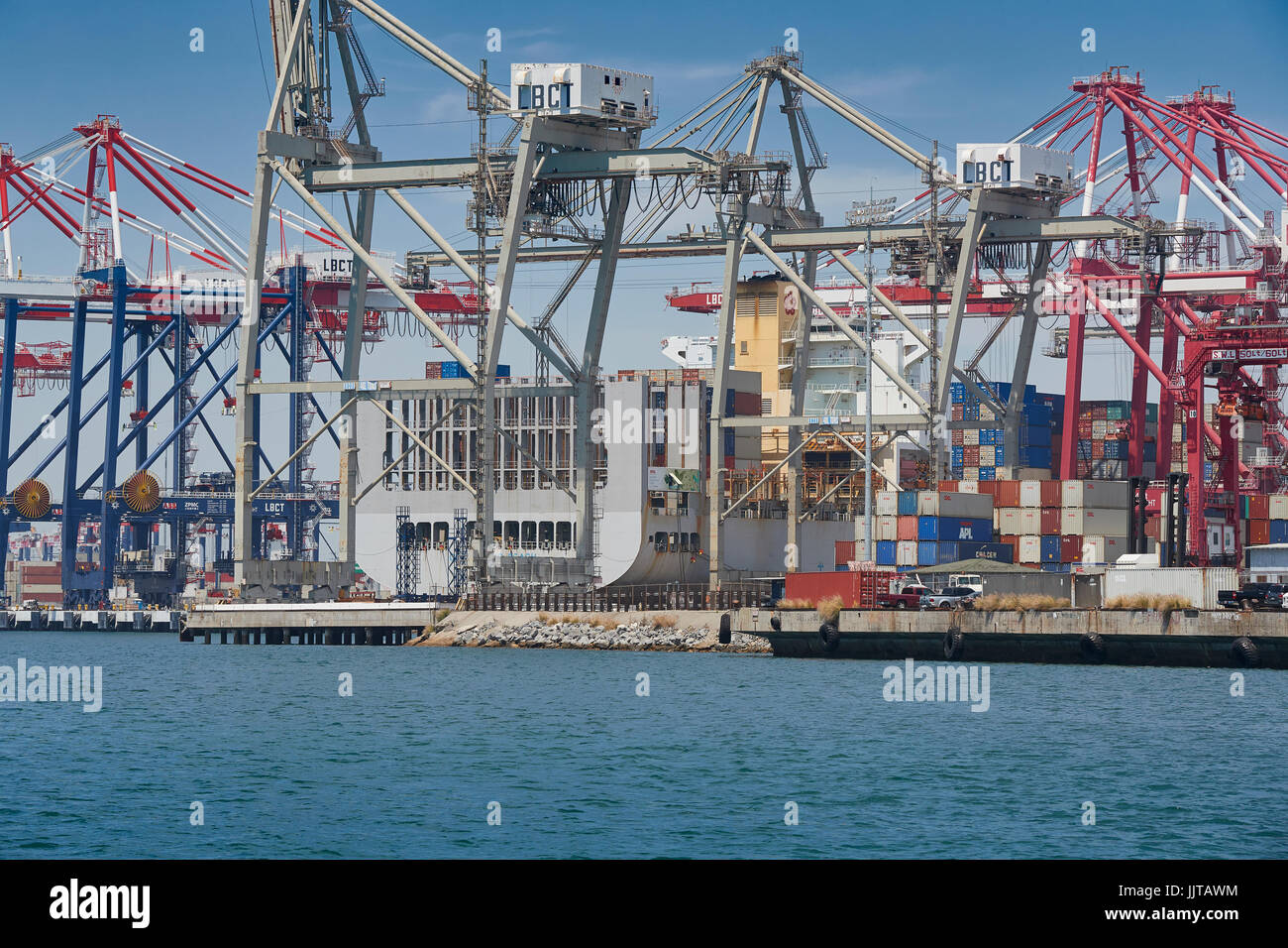 Oocl long beach hi-res stock photography and images - Alamy
