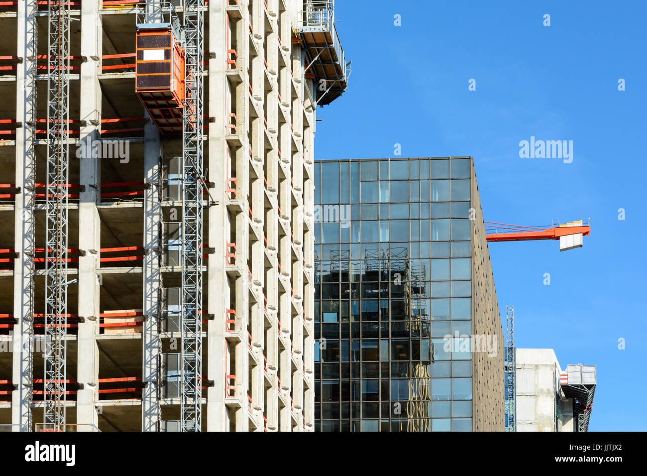 Glass concrete office buildings hi-res stock photography and images - Alamy