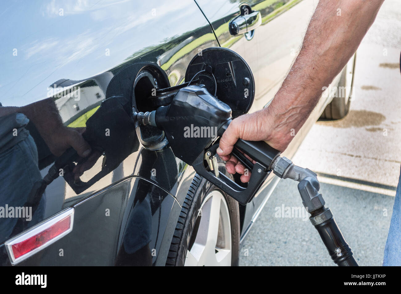 Pumping gas into a car Stock Photo - Alamy