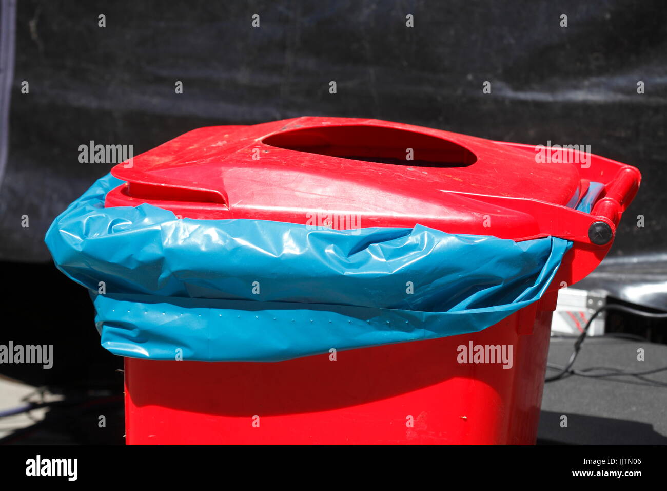 Red lid bin hi-res stock photography and images - Alamy