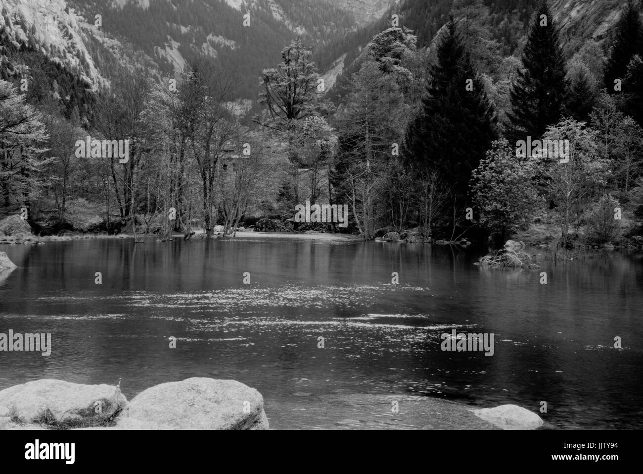 View lake mountain in Black and White Stock Photos & Images - Alamy