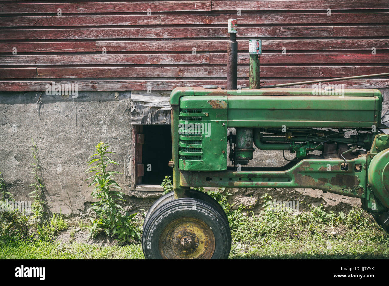 Vintage tractor in barn hi-res stock photography and images - Alamy