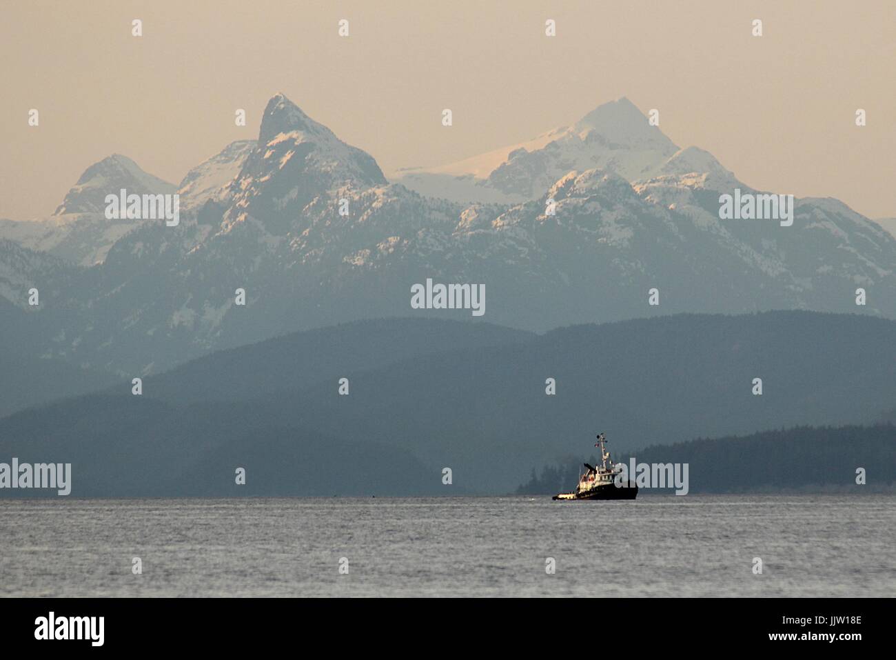 British tugboat hi-res stock photography and images - Alamy