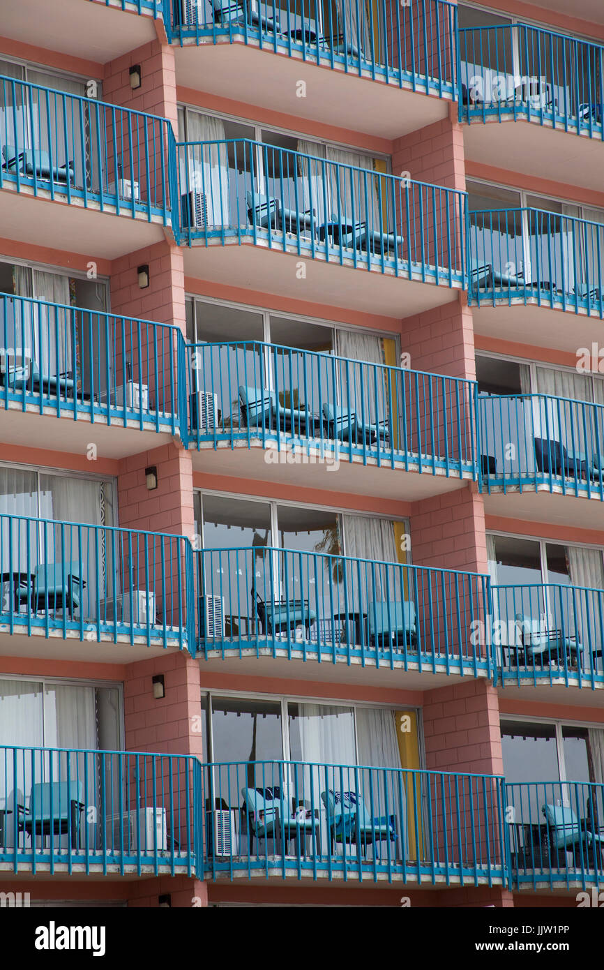 Horizontal and vertical patterns and lines in a stuctural building ...