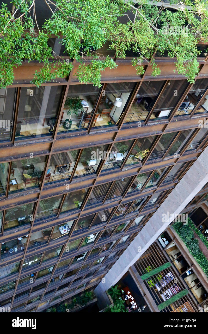 The ford foundation atrium hi-res stock photography and images - Alamy