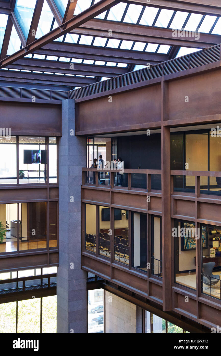 The ford foundation atrium hi-res stock photography and images - Alamy