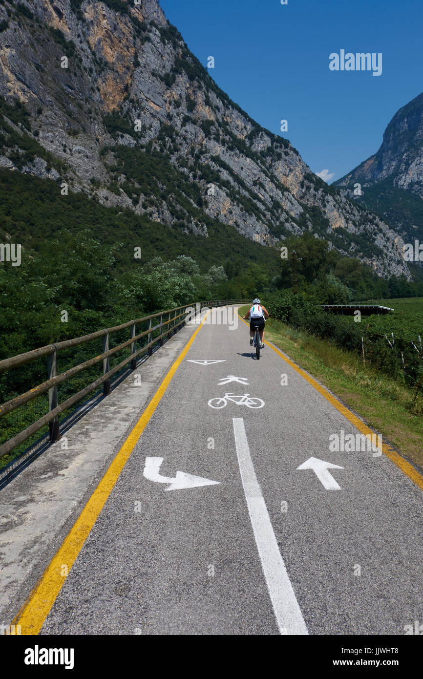 Cycle path Northern Italy Stock Photo - Alamy