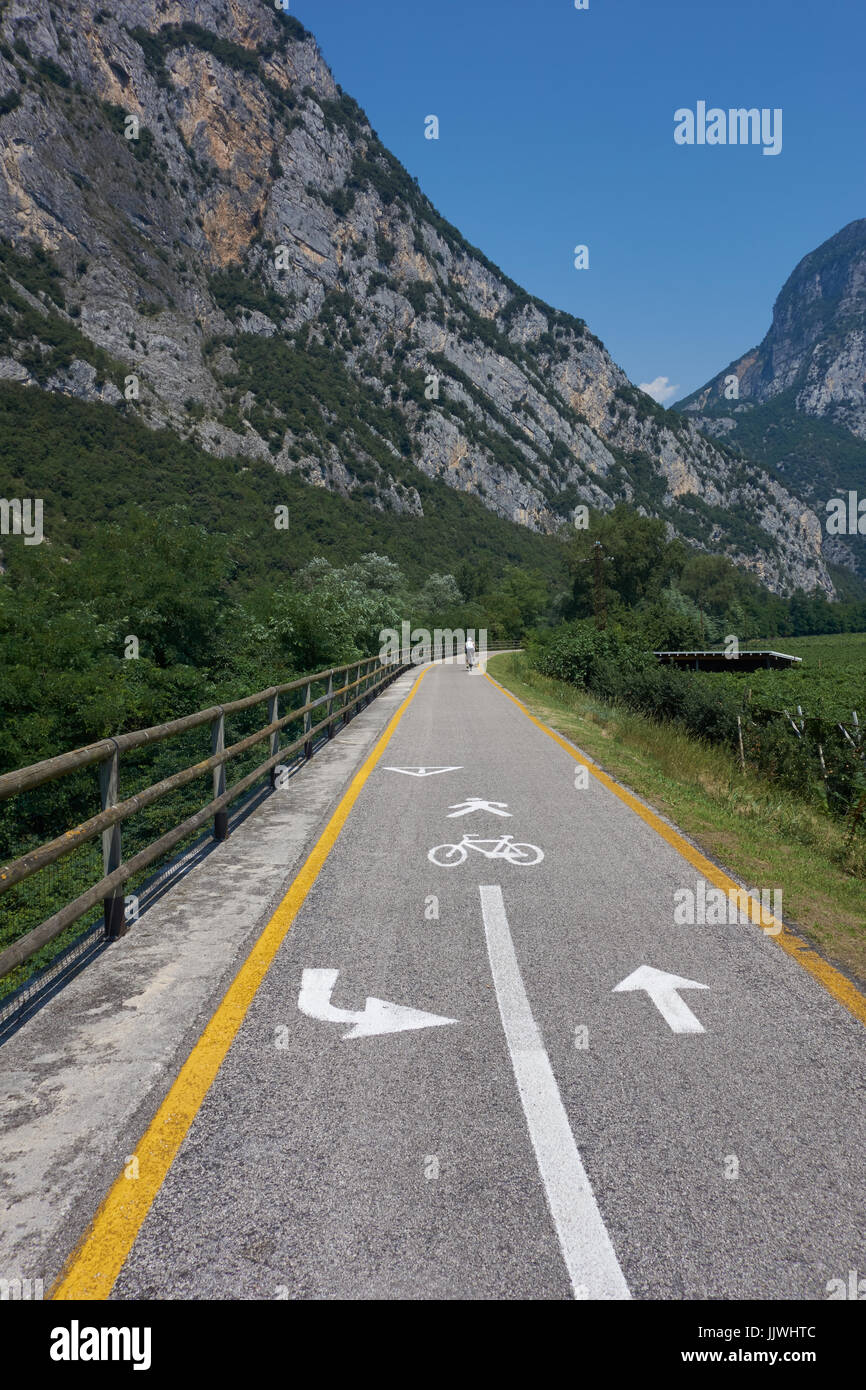 Cycle path Northern Italy Stock Photo - Alamy