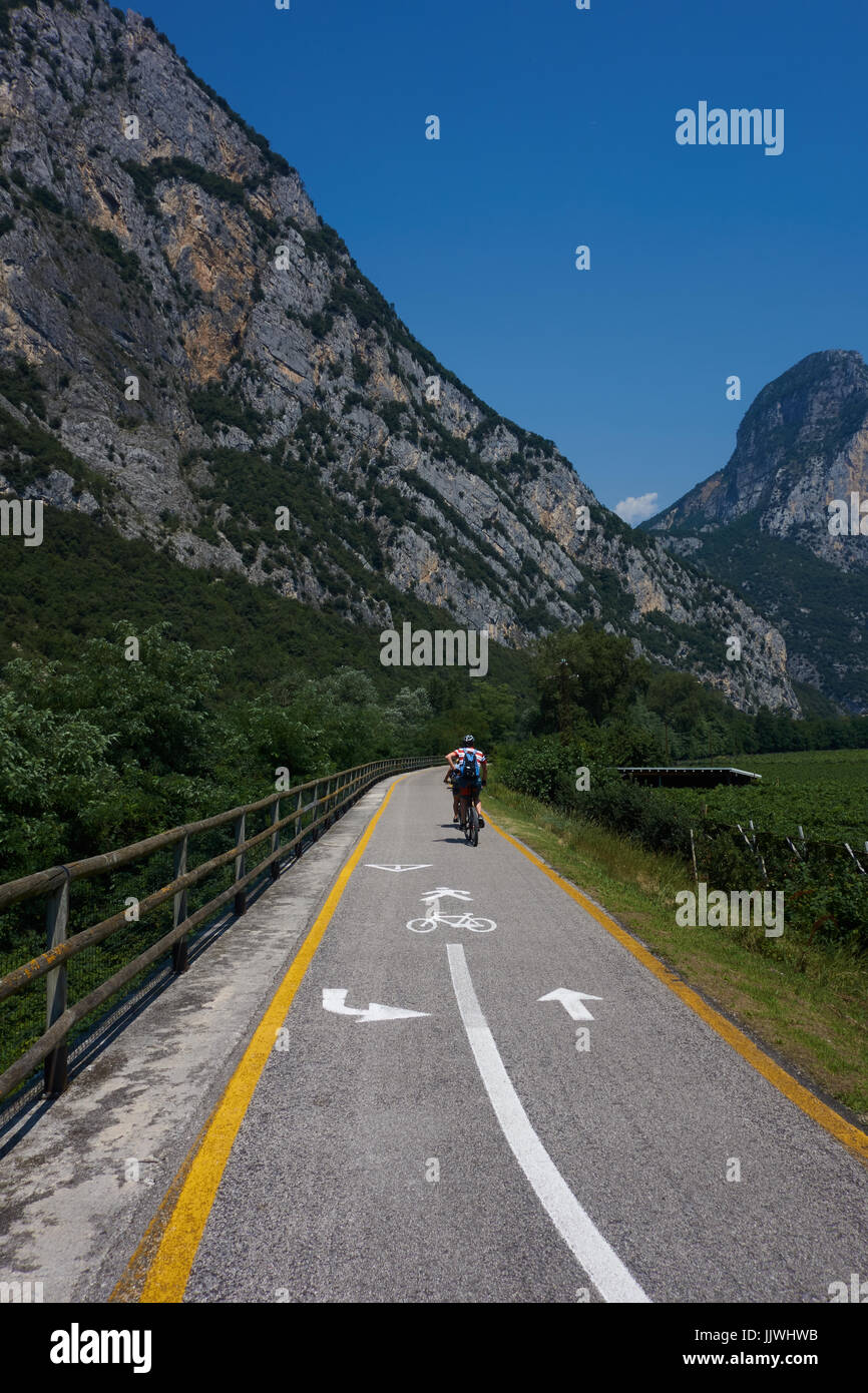 Cycle path Northern Italy Stock Photo - Alamy