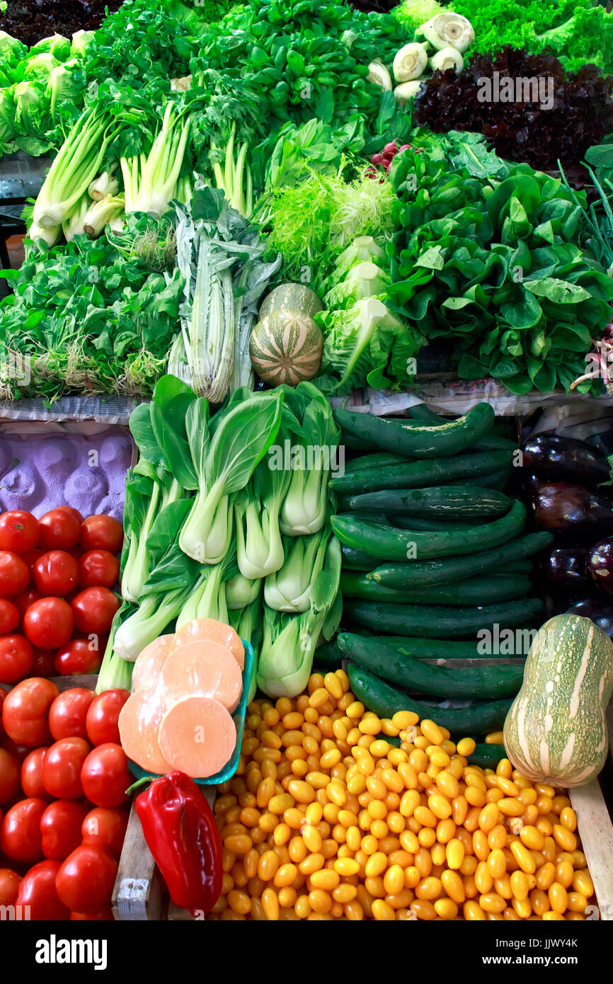 Colorful veggie display hi-res stock photography and images - Alamy