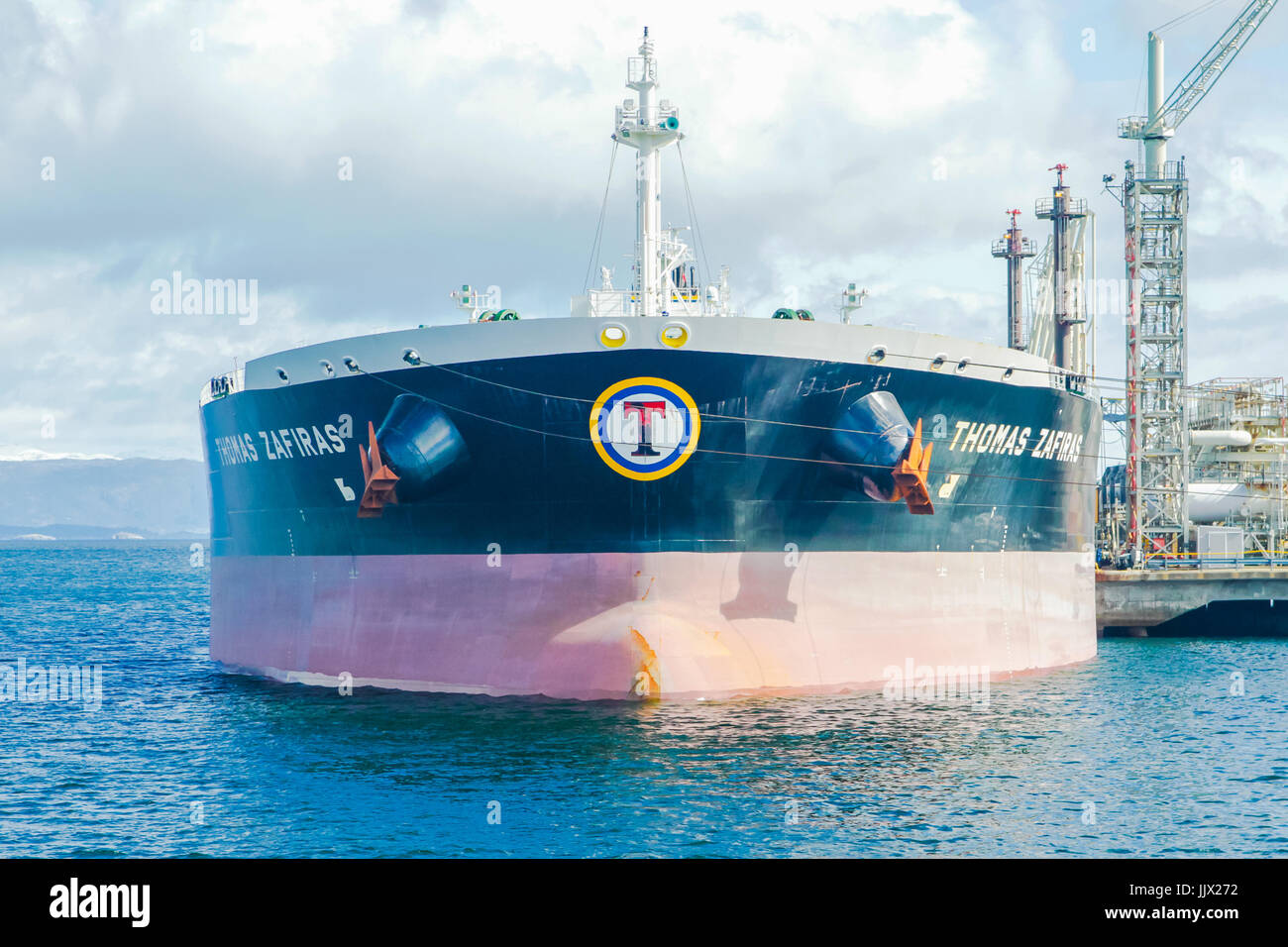 Oil tanker loading crude oil hi-res stock photography and images - Alamy