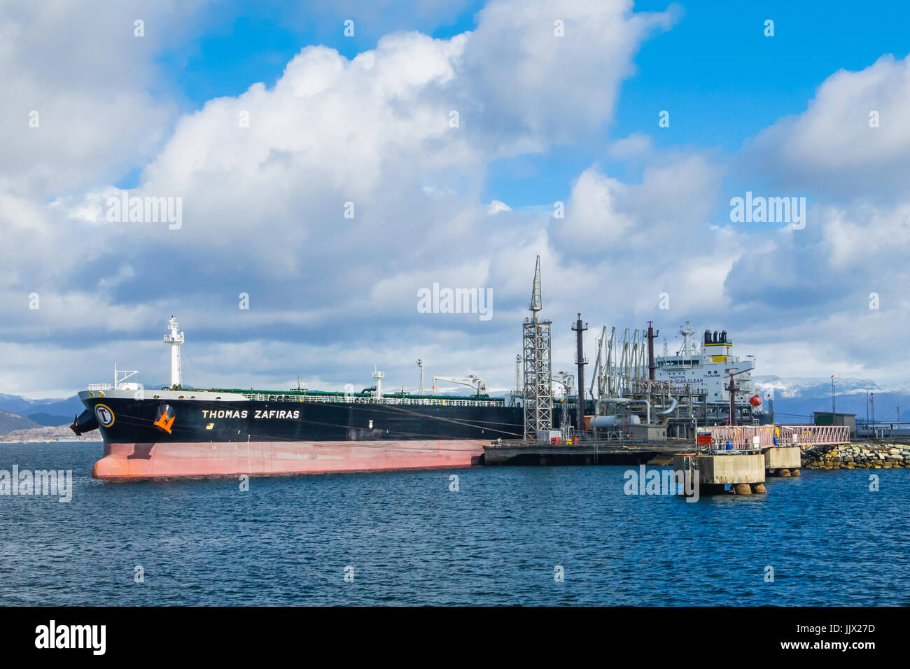 Oil tanker loading crude oil hi-res stock photography and images - Alamy