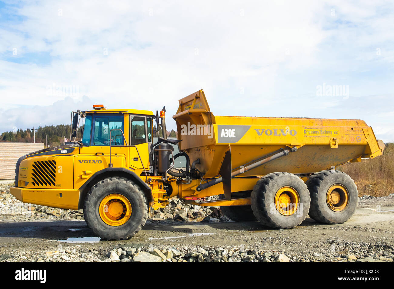 Volvo dumper truck hi-res stock photography and images - Alamy