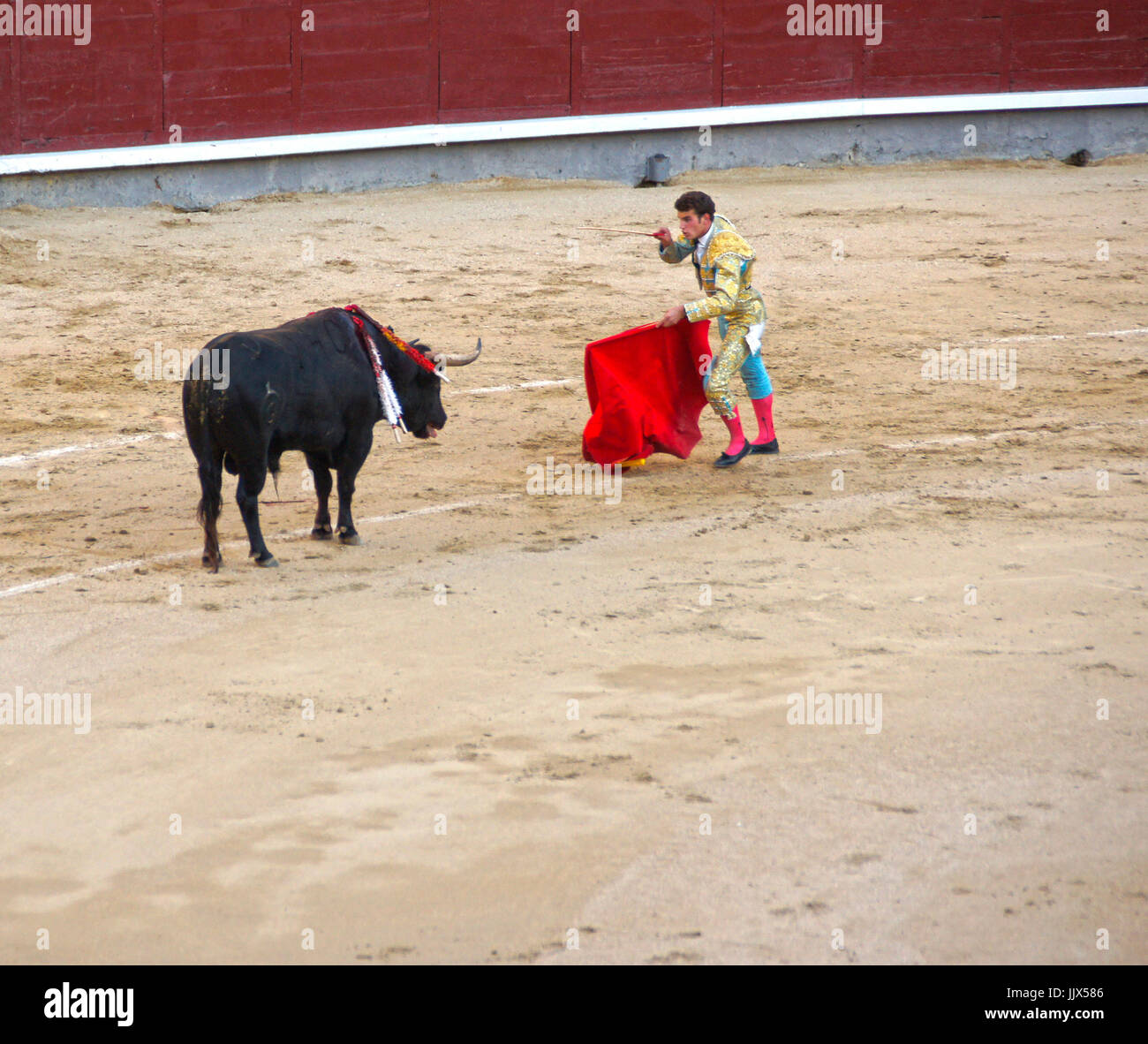 Corrida de toros en la plaza de toros de las ventas hi-res stock ...