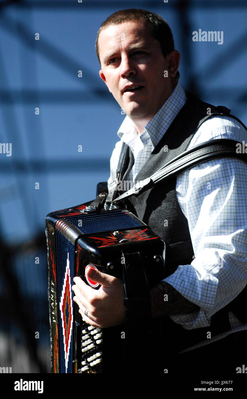 Matt Hensley Flogging Molly performing 2008 KROQ Weenie Roast Y Fiesta ...