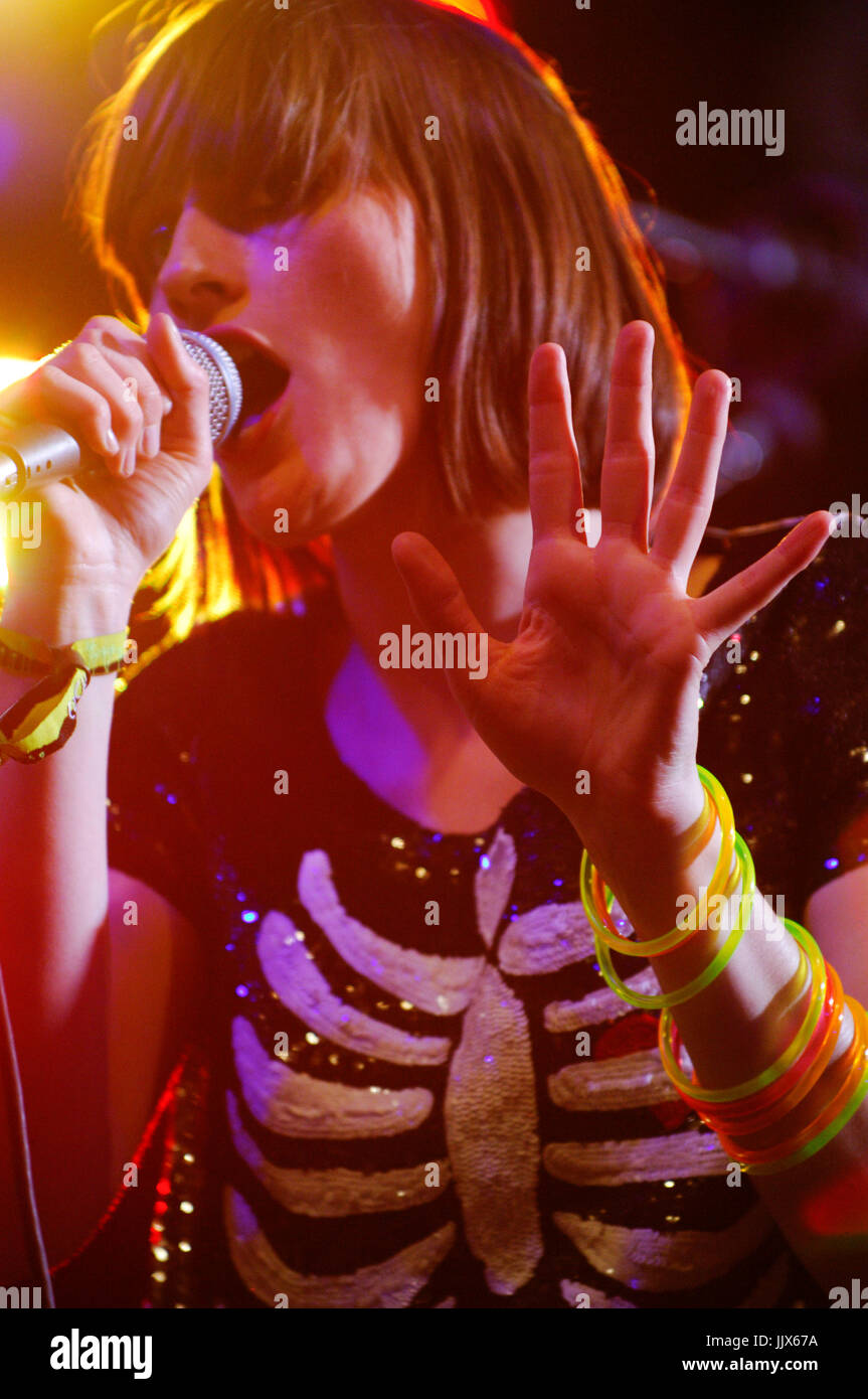 Yelle hi-res stock photography and images - Alamy