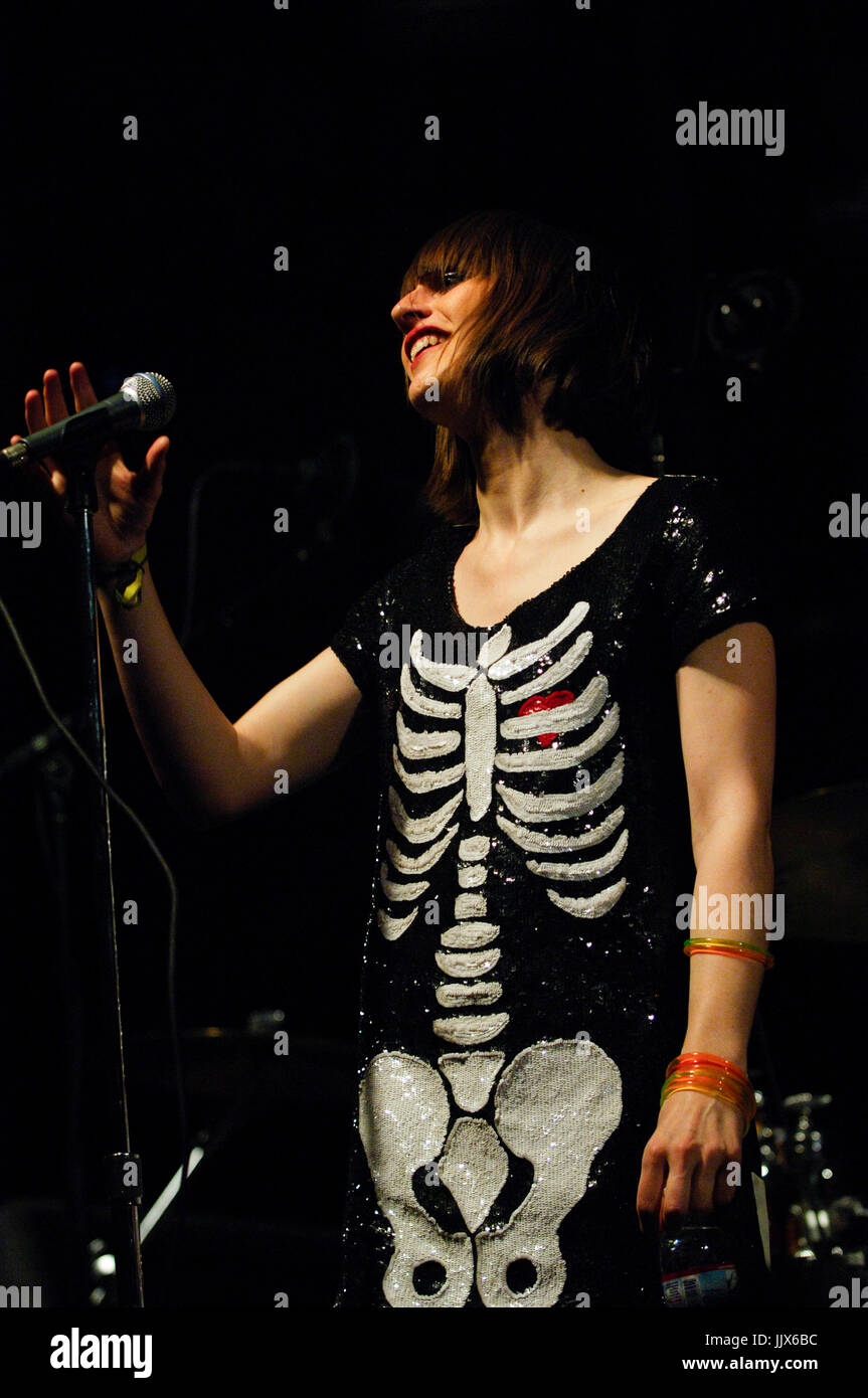 Yelle hi-res stock photography and images - Alamy