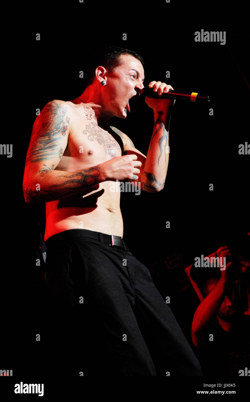 Chester bennington dead hi-res stock photography and images - Alamy