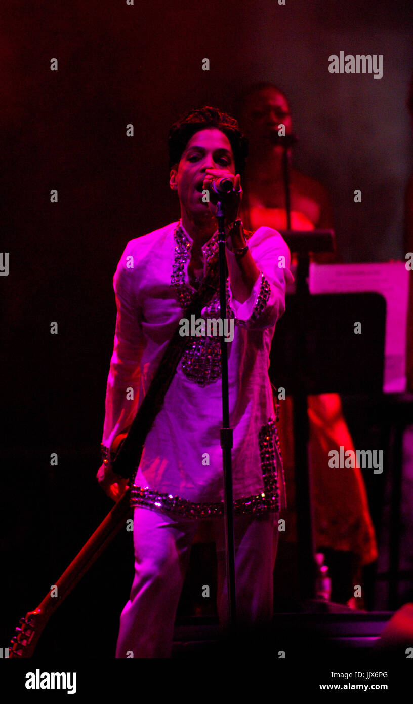 Prince rogers nelson concert hi-res stock photography and images - Alamy